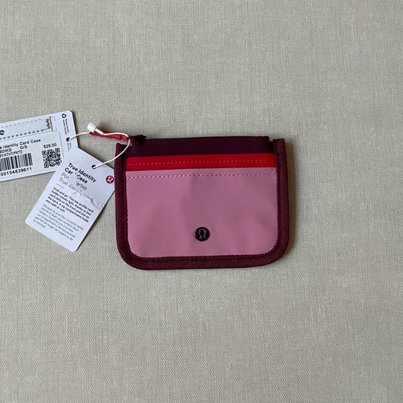 lululemon athletica | Accessories | Lululemon True Identity Card Case ...